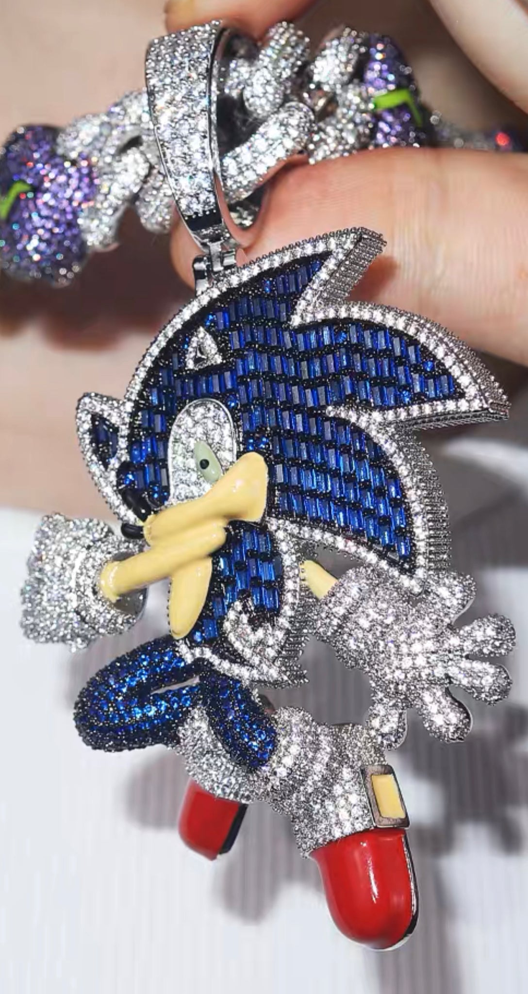 Fully iced Sonic the Hedgehog with enamel Red/Blue – Bijouterie Gonin